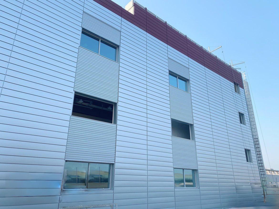 What are the advantages of sandwich panels